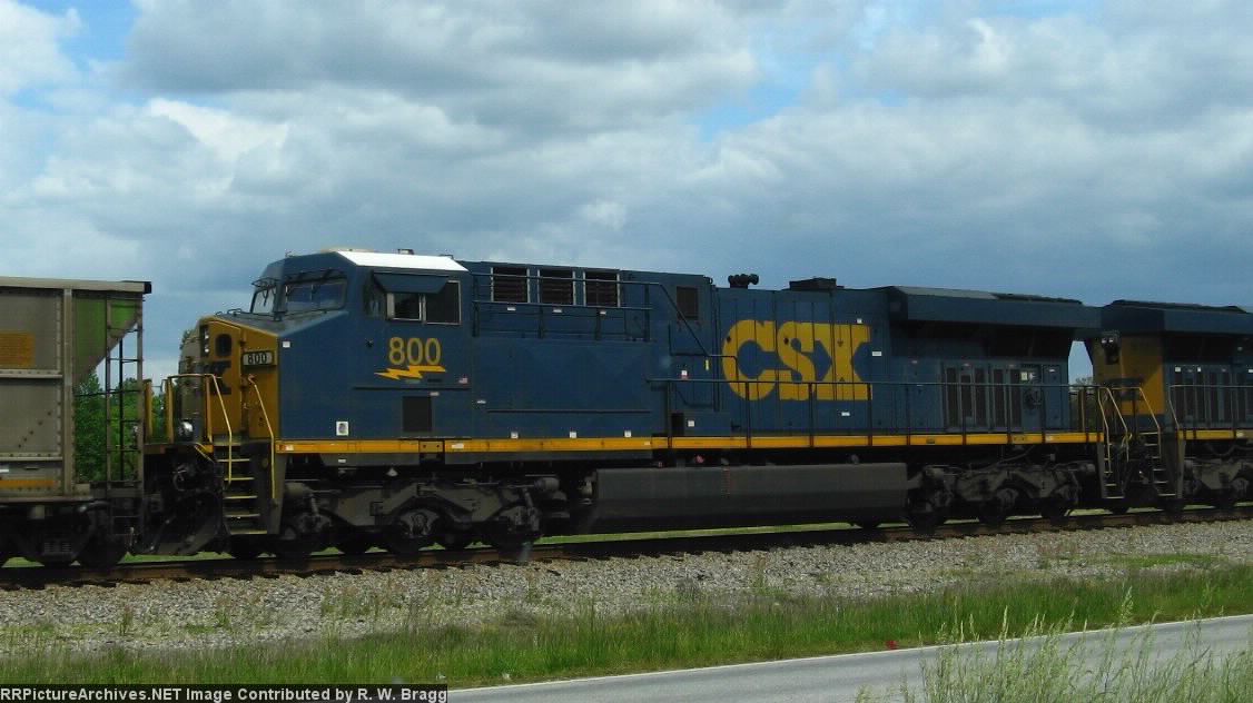 CSX 800 (ES44AC)
